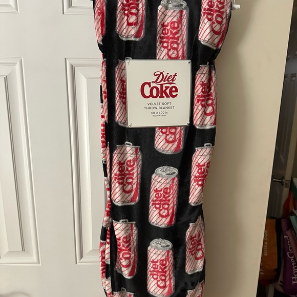Coca Cola | Bedding | Coca Cola Black And Red Velvet Soft Throw Blanket ...